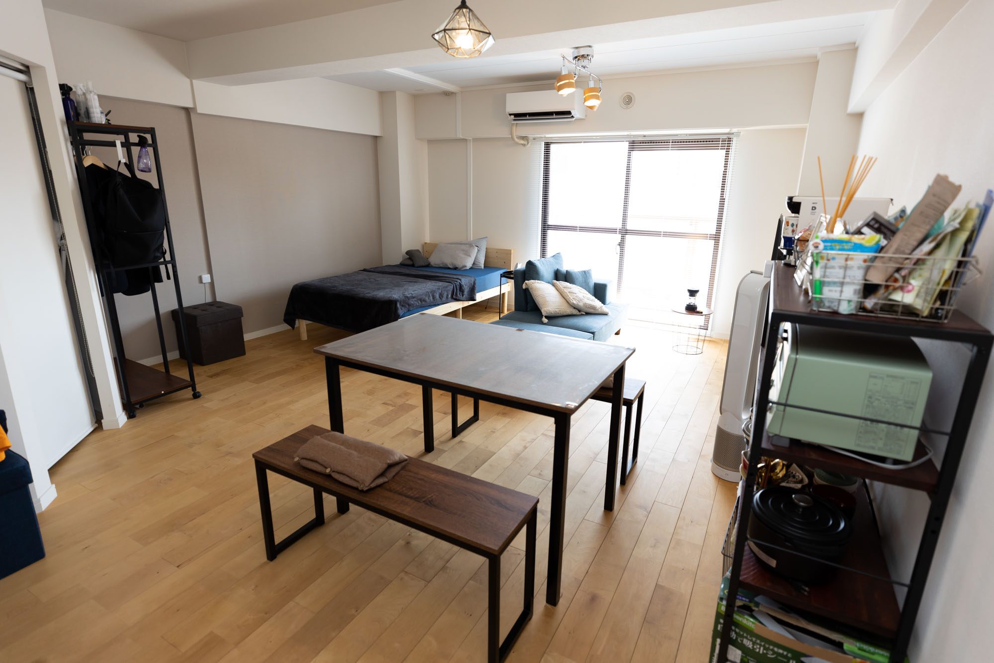 ゾーン分けして開放的に。男性一人暮らしの広々ワンルームインテリア | goodroom journal