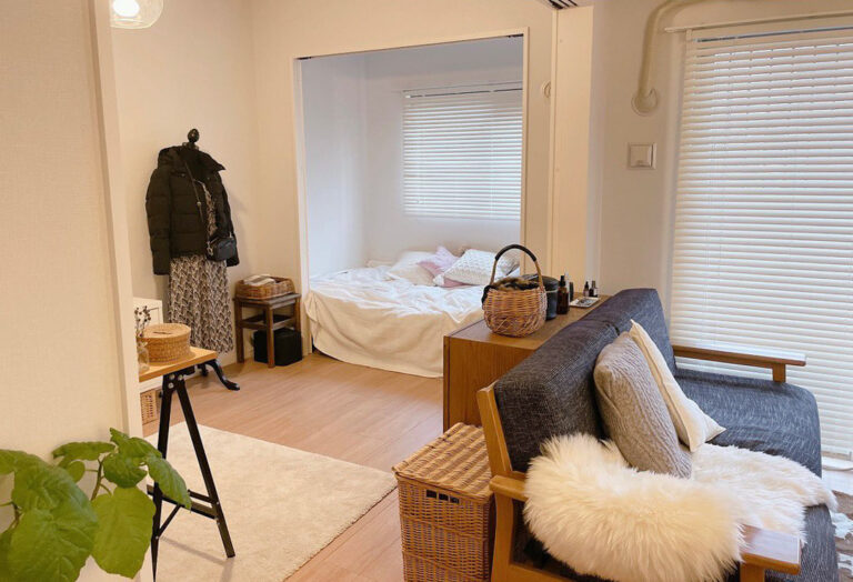 シンプルに整った「くつろげる空間」。一人暮らしの1LDKインテリア | goodroom journal