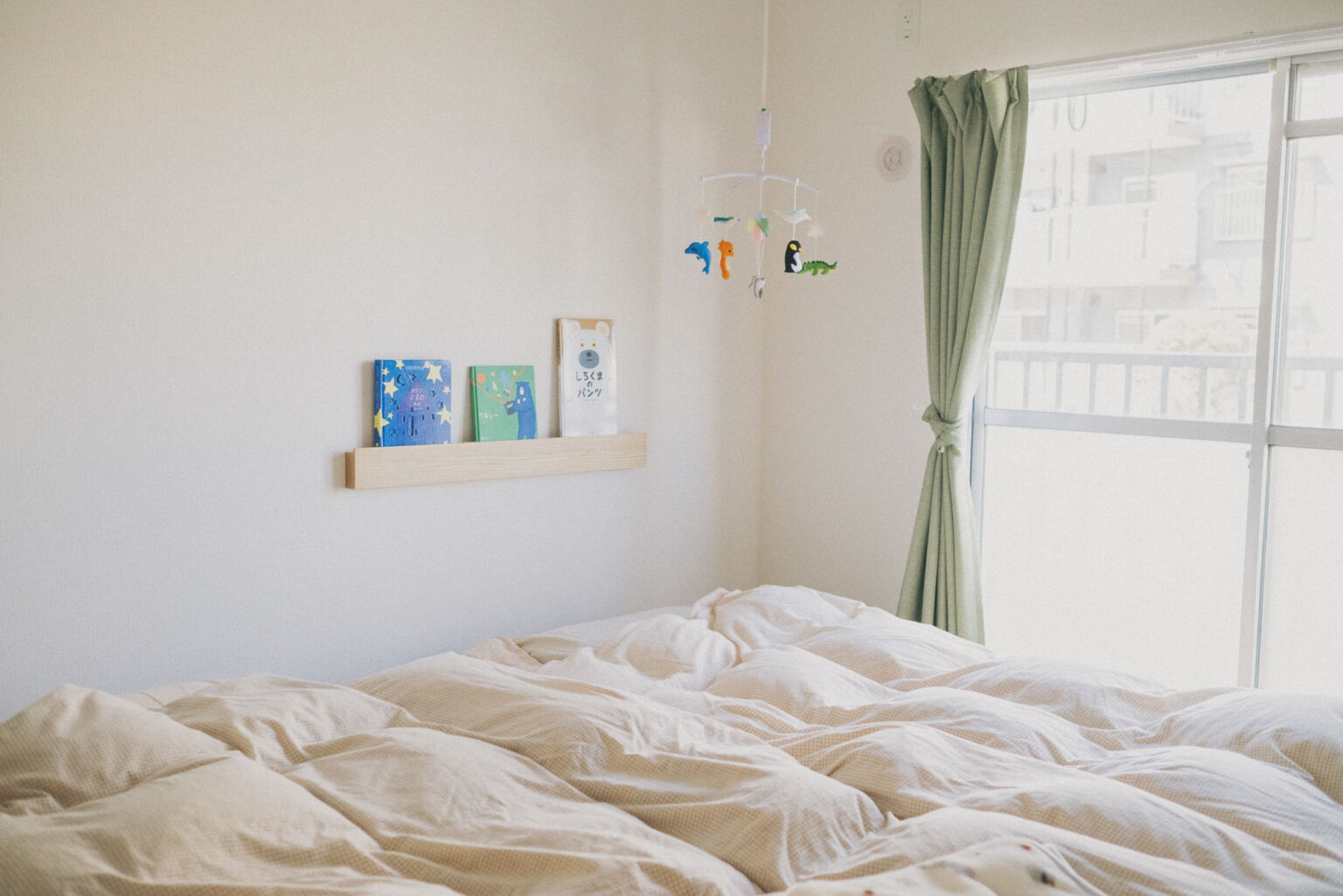 狭いベッドルームのインテリア実例12選。コーディネートや収納のアイデア、まとめました | goodroom journal