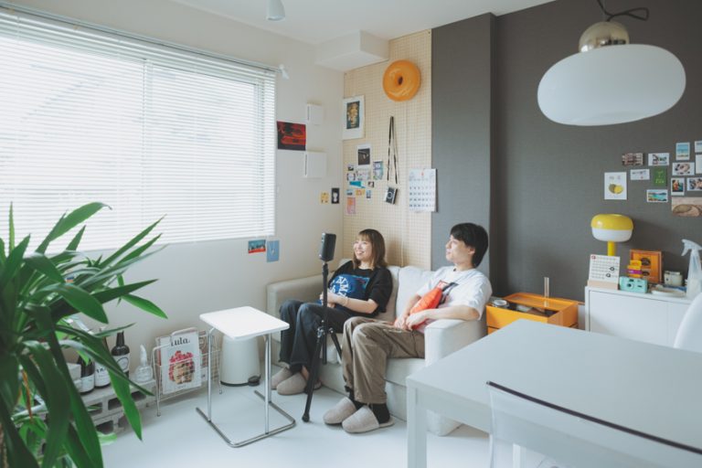 DIYやアイデアを駆使してつくる、暮らしやすいリビング。2LDK50㎡の二人暮らしインテリア | goodroom journal