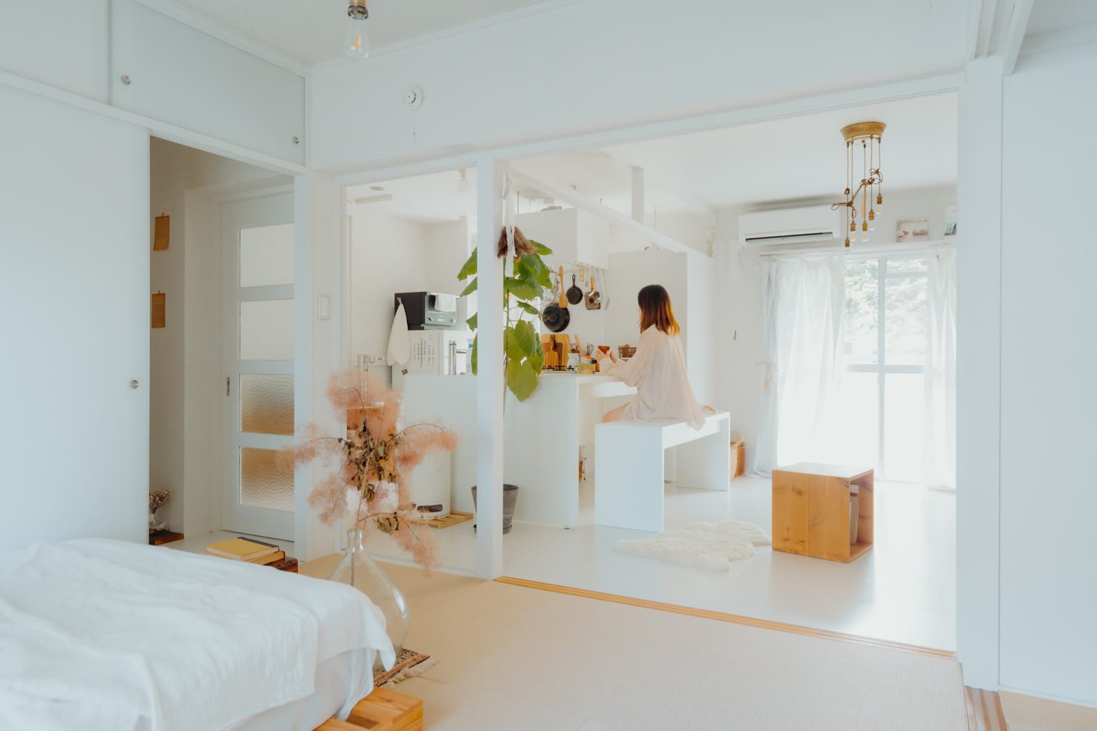 憧れだったMUJI×URのリノベーション団地で一人暮らし。心地よく暮らす、1LDKインテリア | goodroom journal